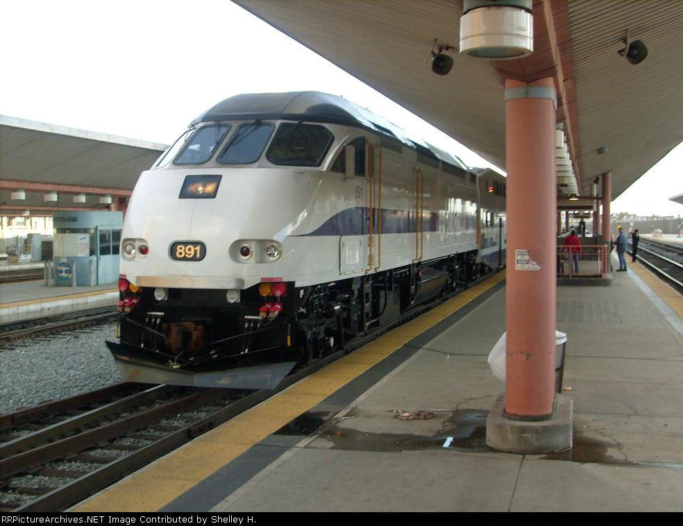 SCRX 891 waiting to leave